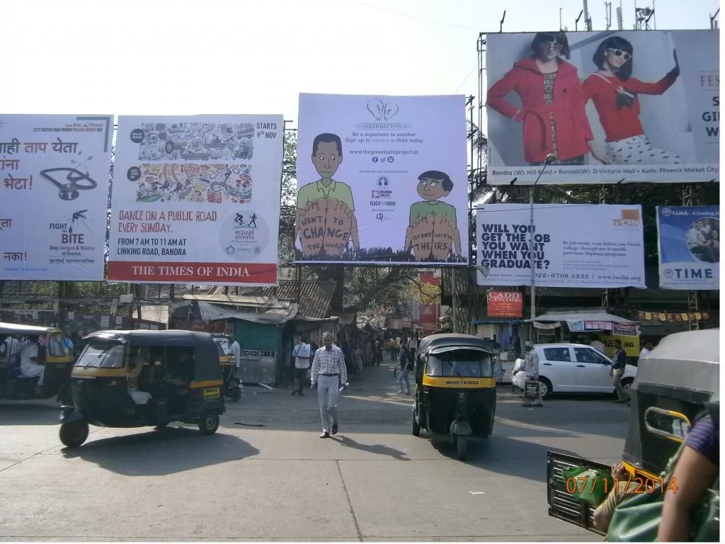 banner-at-bandra-station-1024x768 | Sonrisas de Bombay