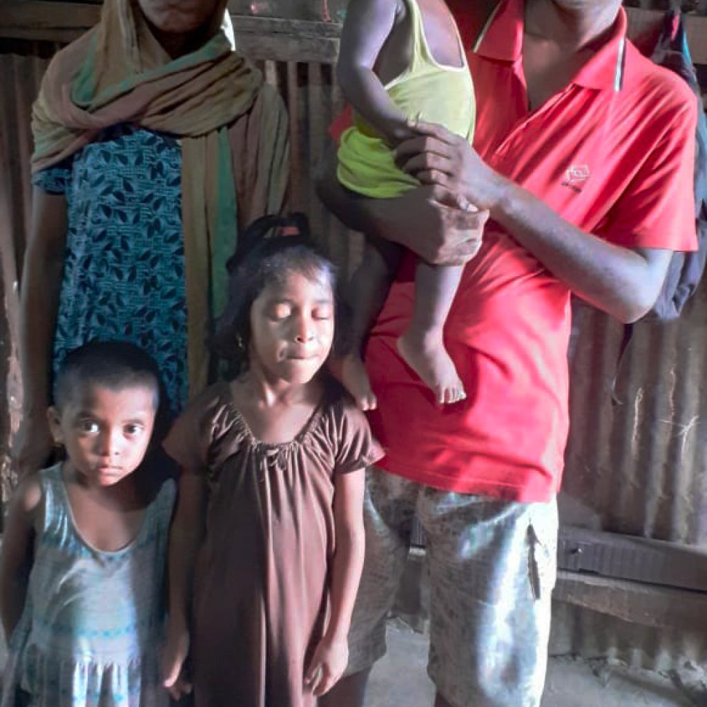 family-of-mehek-sheikh-ccheda-nagar | Sonrisas de Bombay